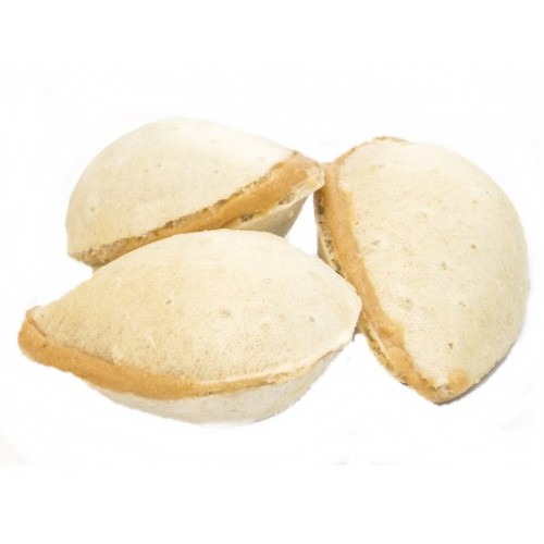 Almendrucos rellenos de turrón.